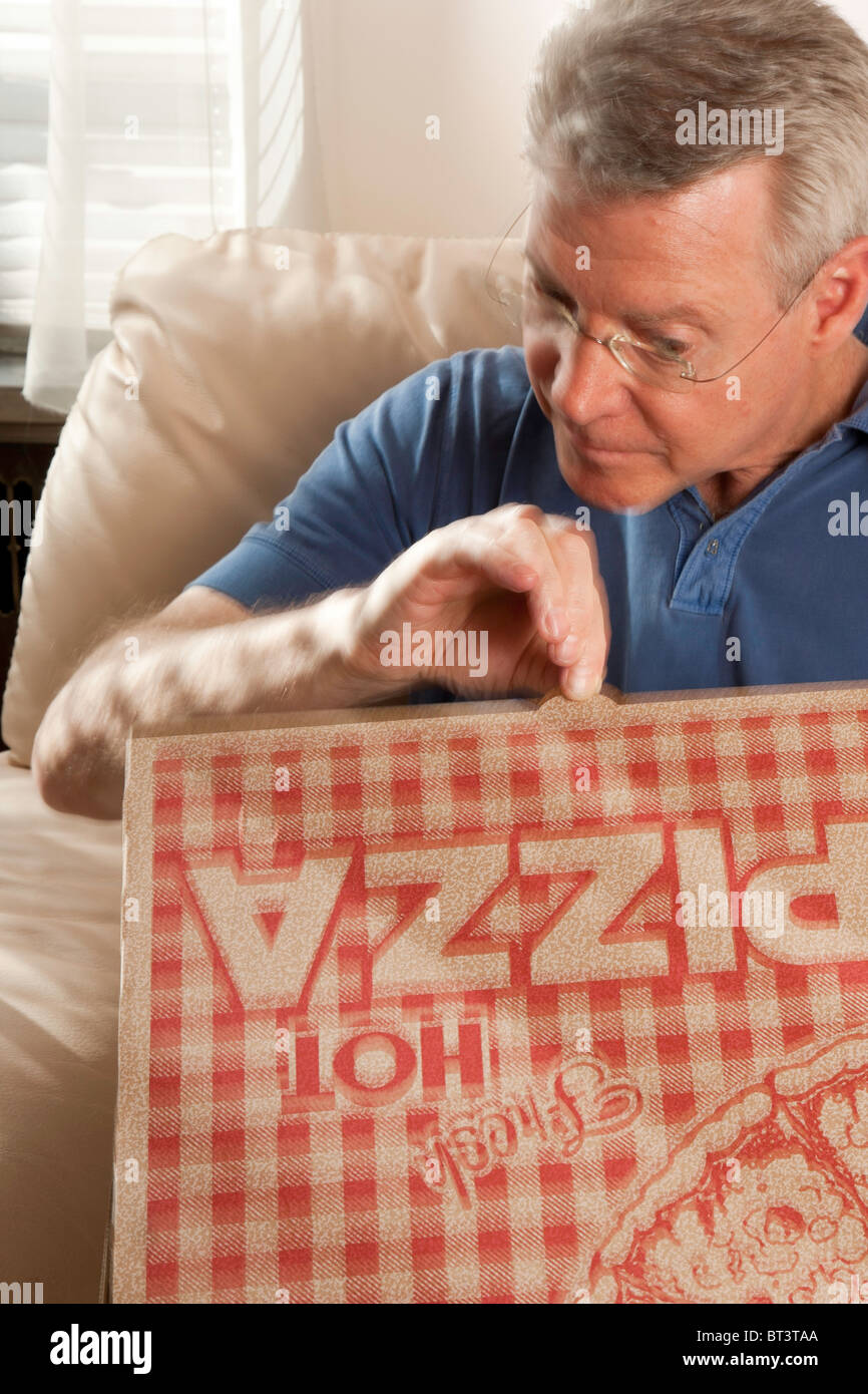 Elderly meal delivery hi-res stock photography and images - Alamy