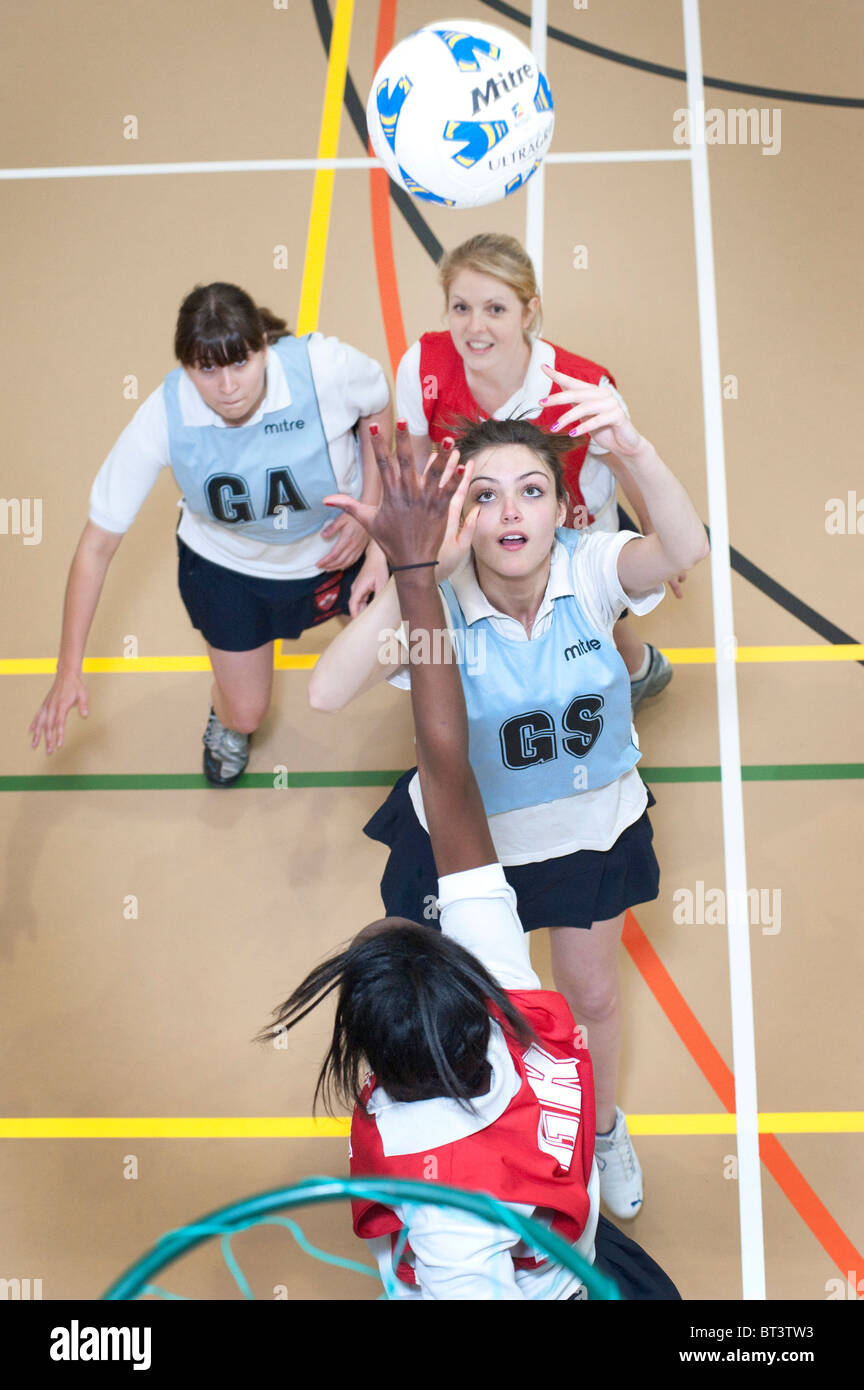 Girls playing netball Stock Photo - Alamy