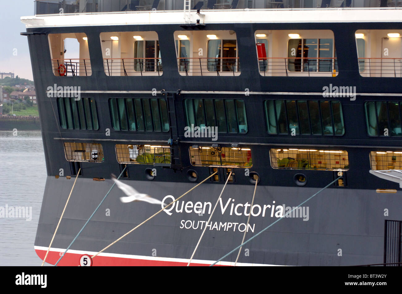 Rear view of 'Cunard's' Queen Victoria berthed in Liverpool Stock Photo ...