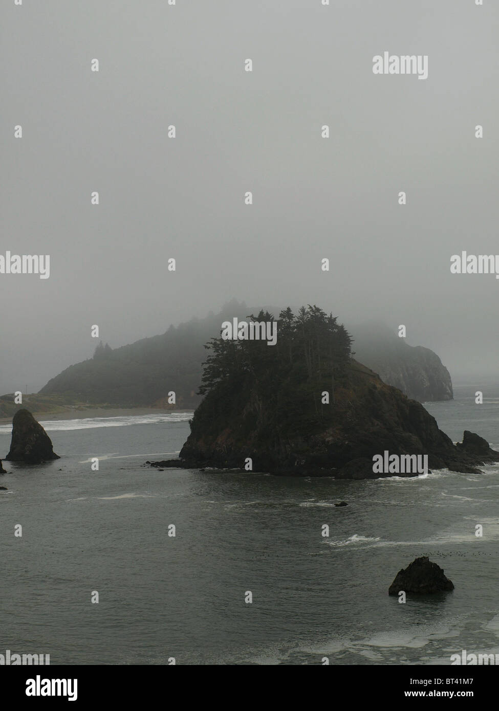 Small rocky islands hi-res stock photography and images - Alamy