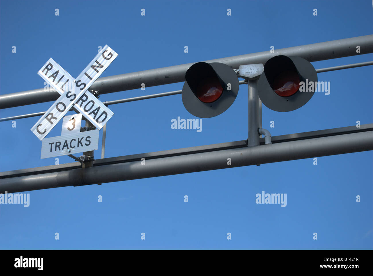Railroad crossing traffic signals Stock Photo - Alamy