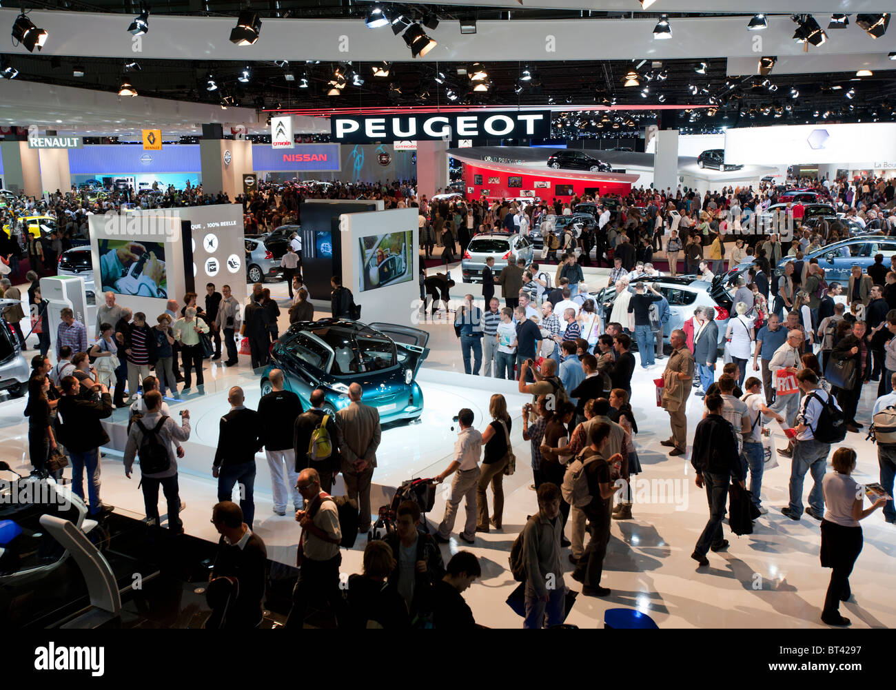 Display inside crowd hi-res stock photography and images - Alamy