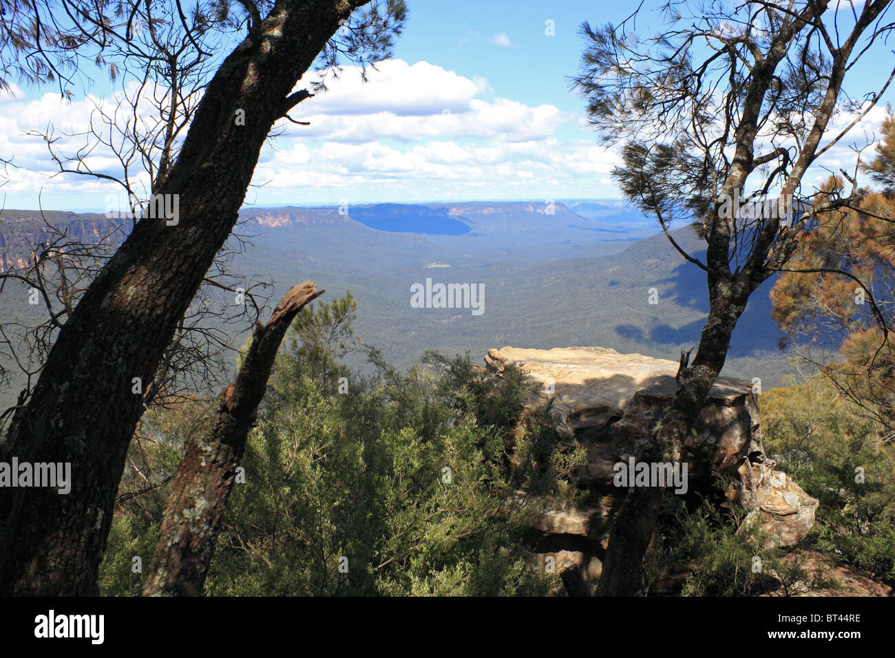 Jamison Valley seen from Sublime Point Lookout, Blue Mountains National ...