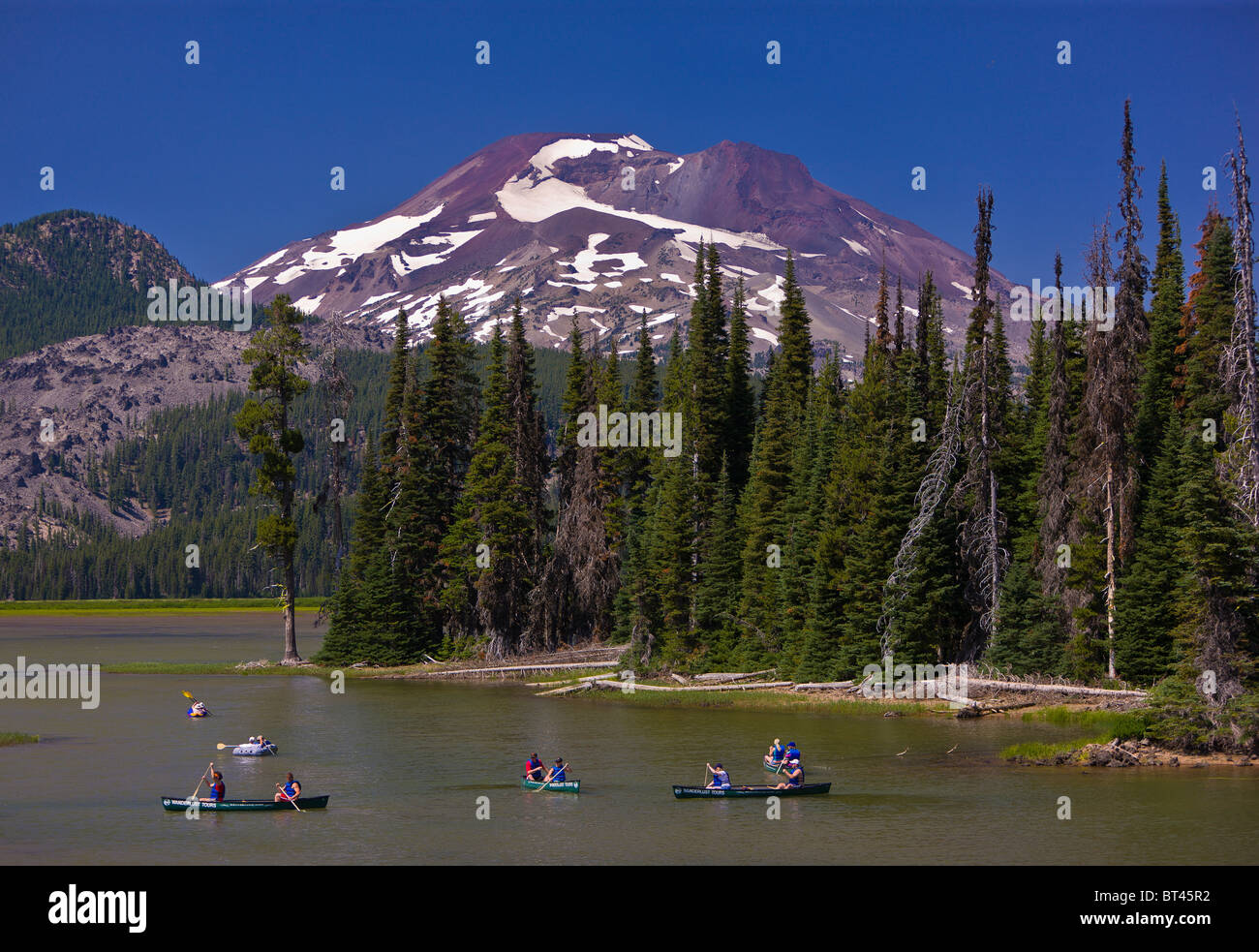 Canoes hi-res stock photography and images - Alamy