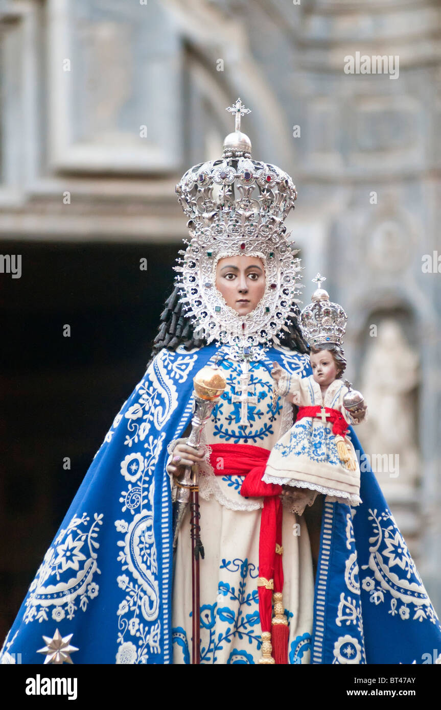 Virgin of Fuensanta leaving Murcia cathedral the day of the pilgrimage ...