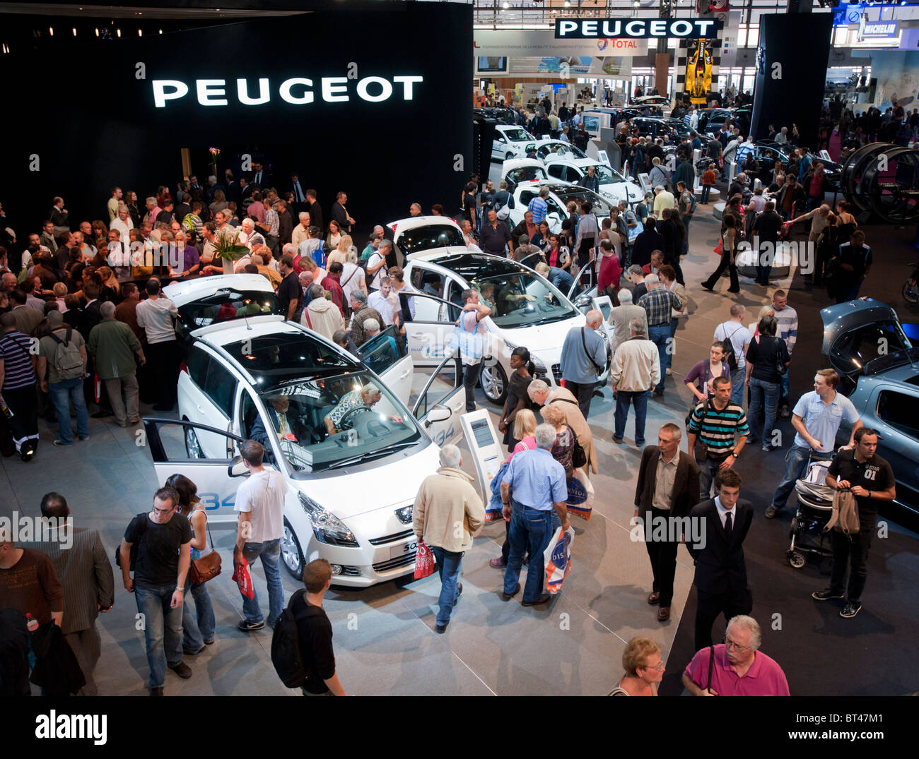 Car show view hi-res stock photography and images - Alamy