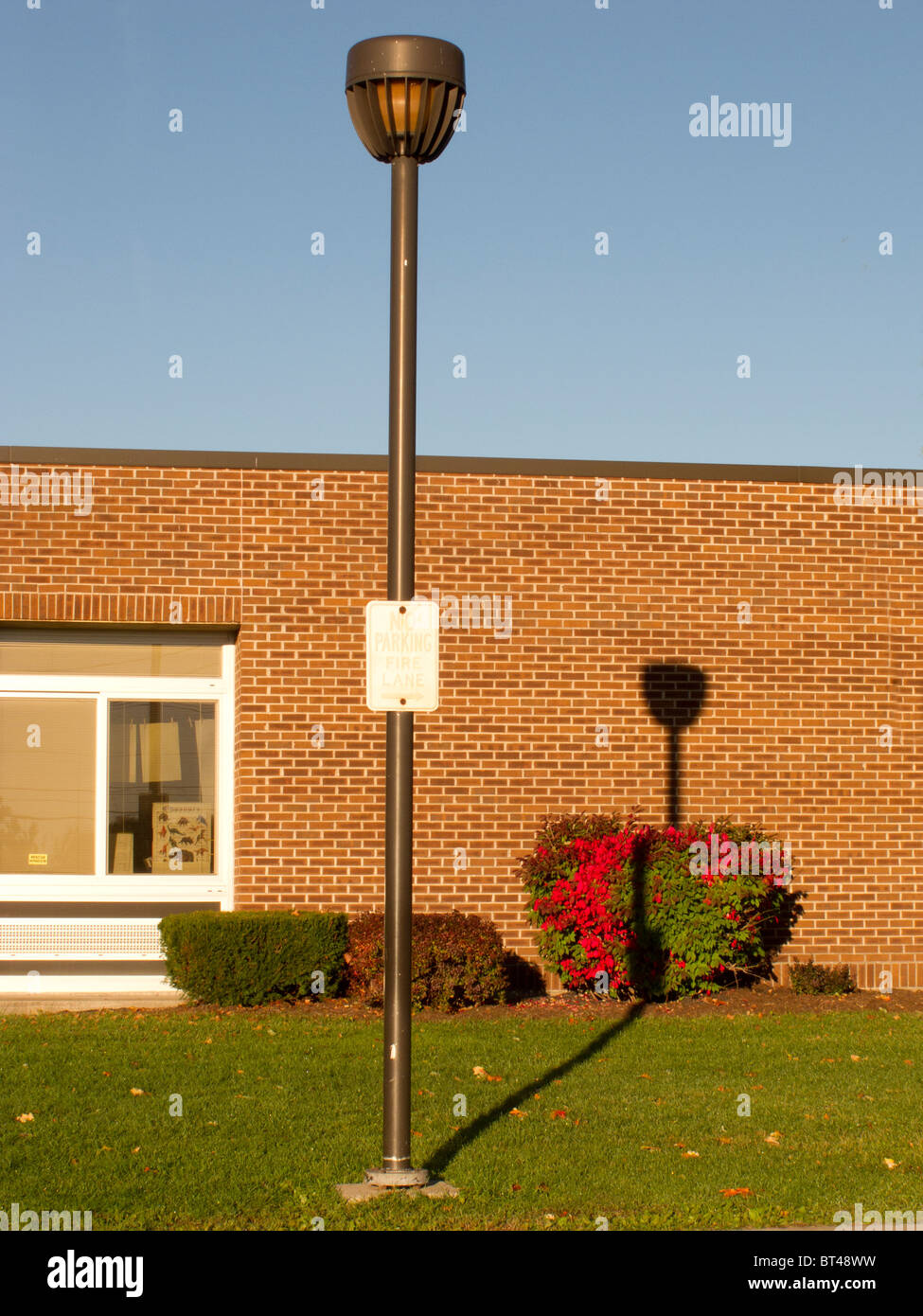 Lamp post shadow hi-res stock photography and images - Alamy