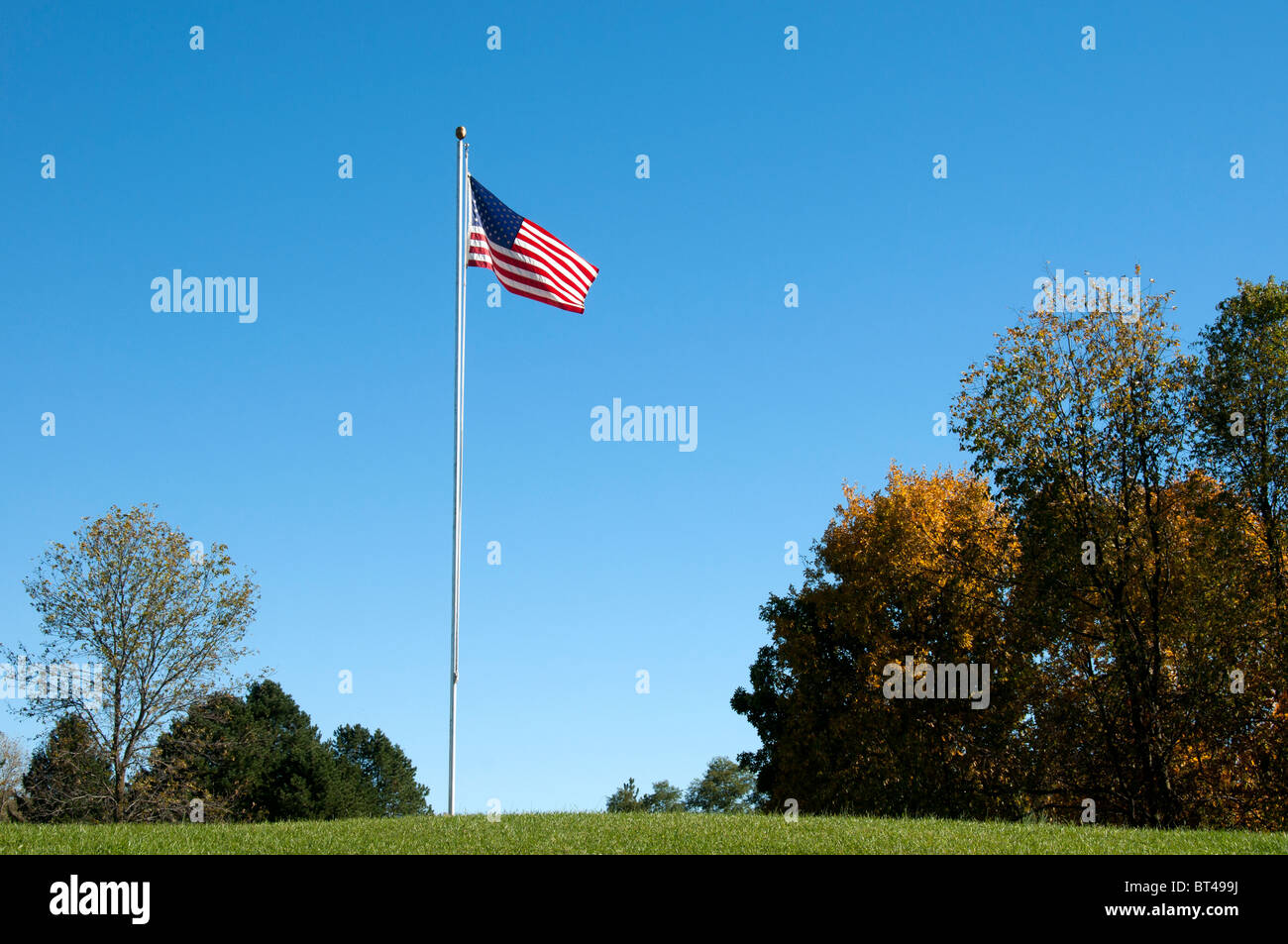 Flagpole on golf course Stock Photo - Alamy