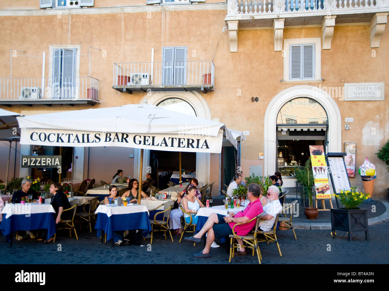 Bar piazza italy hi-res stock photography and images - Alamy