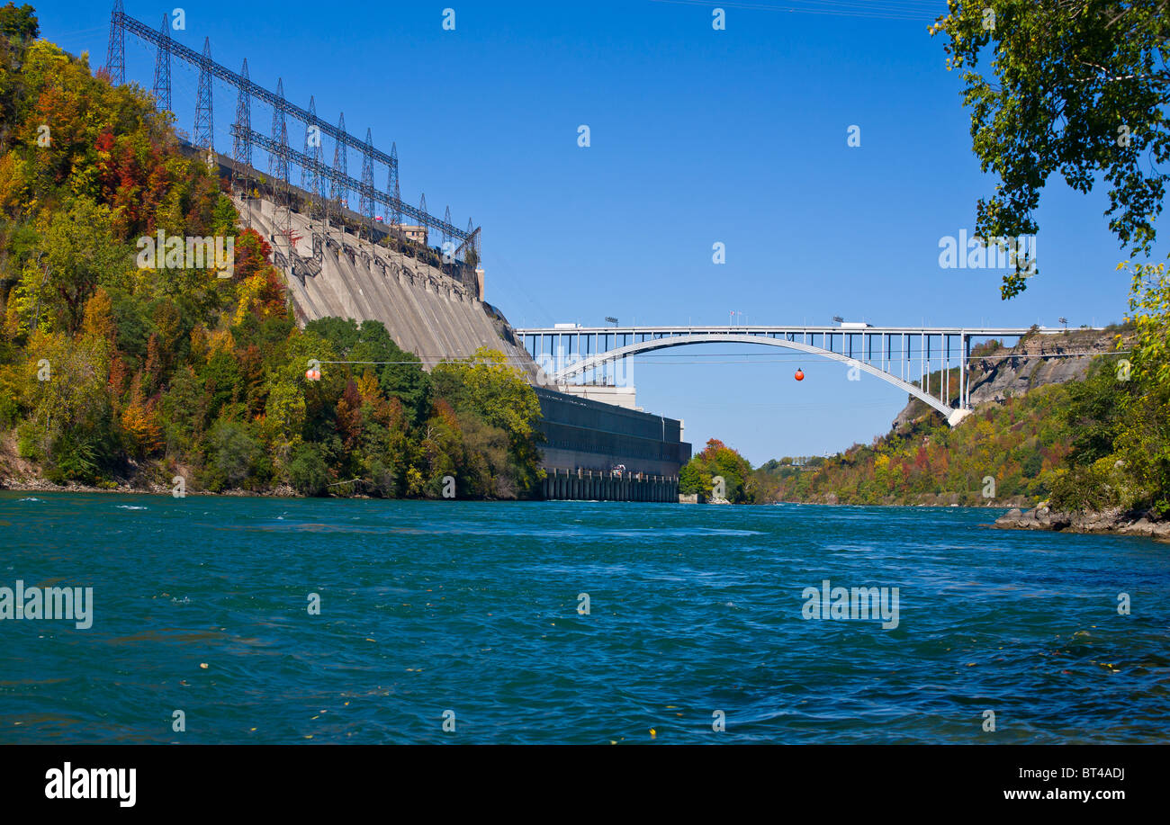 Lewiston Queenston Bridge Usa Border Crossing Stock Photos & Lewiston ...