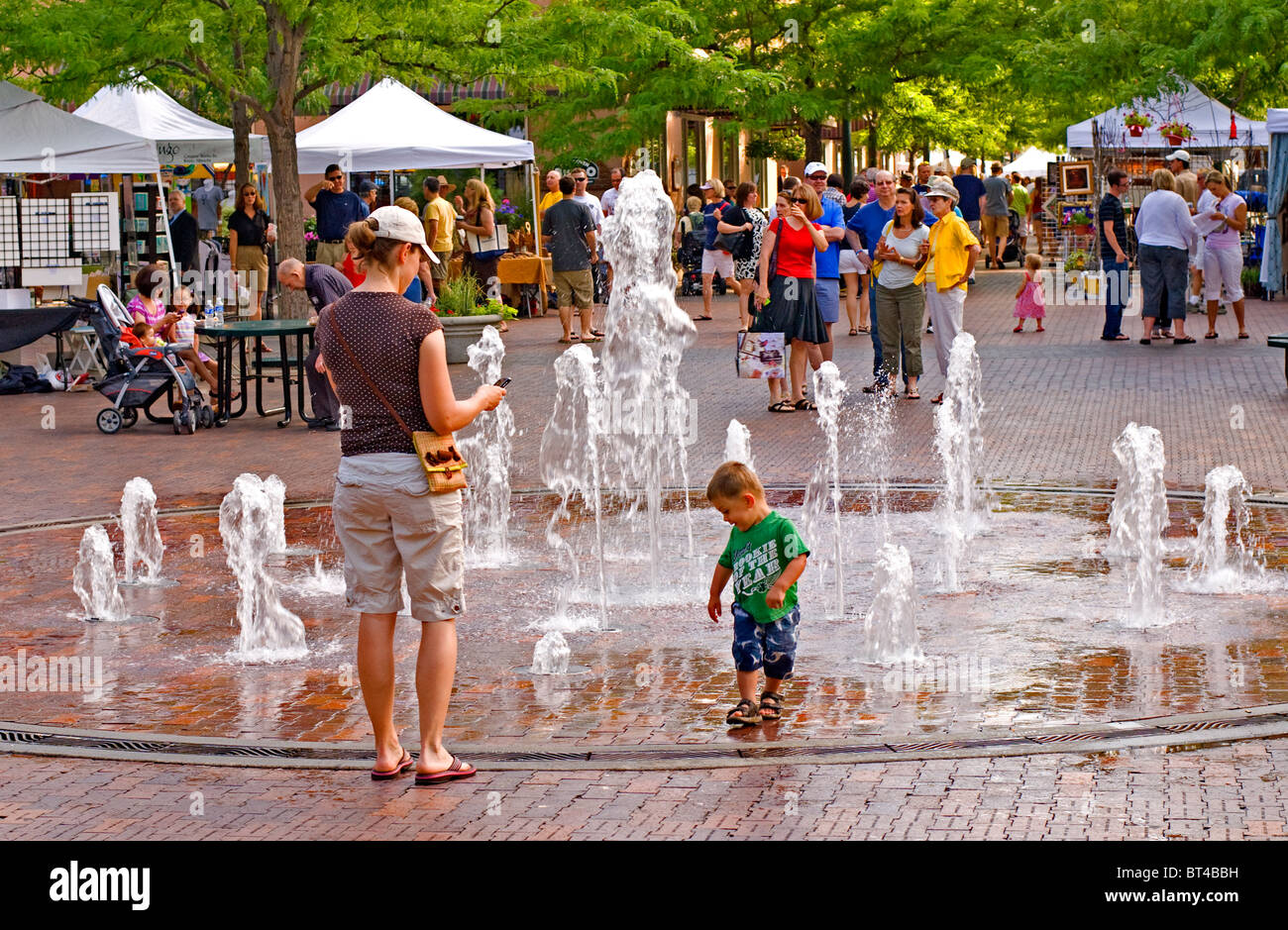 Children playing splash pad hi-res stock photography and images - Alamy