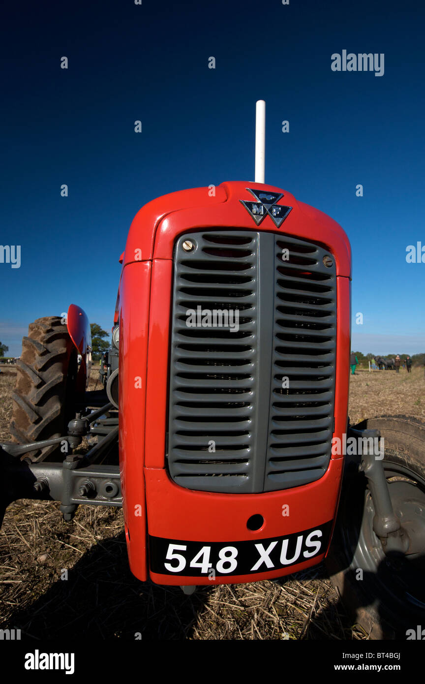 Massey ferguson 35 tractor hi-res stock photography and images - Alamy