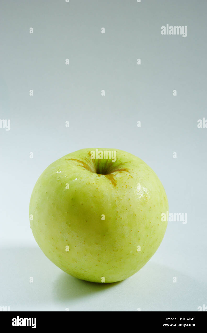 Gold apple fruit hi-res stock photography and images - Alamy