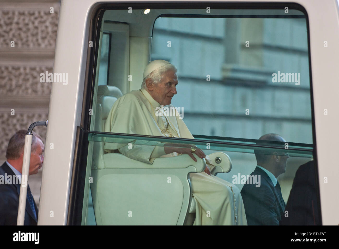 Popemobile hi-res stock photography and images - Alamy