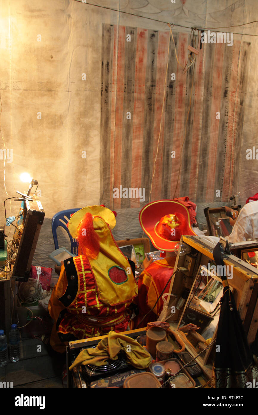 Arts dressing back stage culture hi-res stock photography and images ...