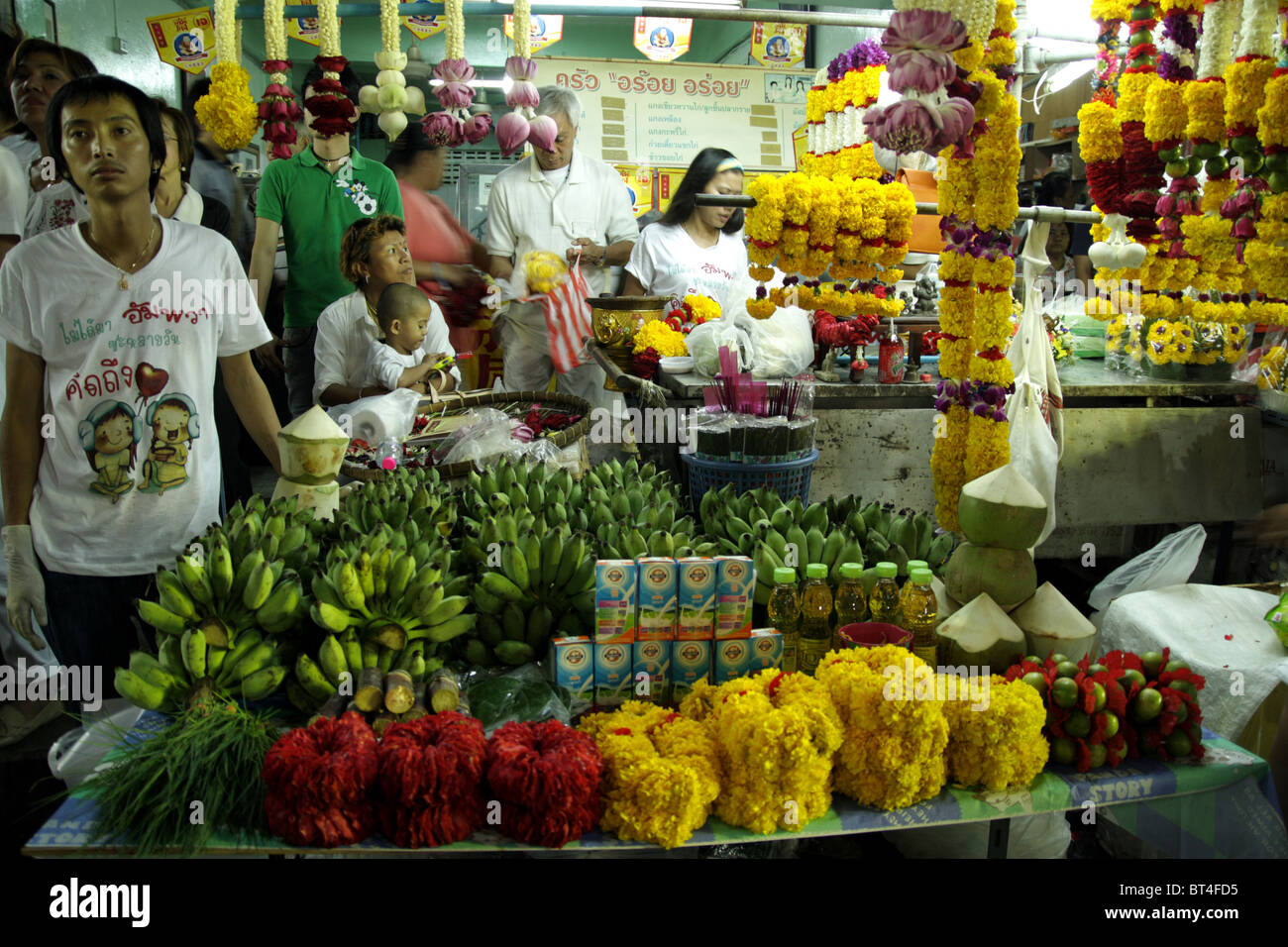 Flower merchant on street , Bangkok Stock Photo - Alamy