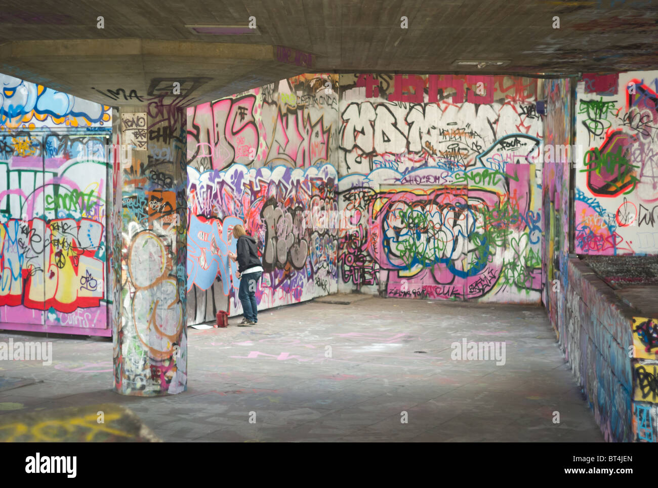 Queen elizabeth graffiti hi-res stock photography and images - Alamy