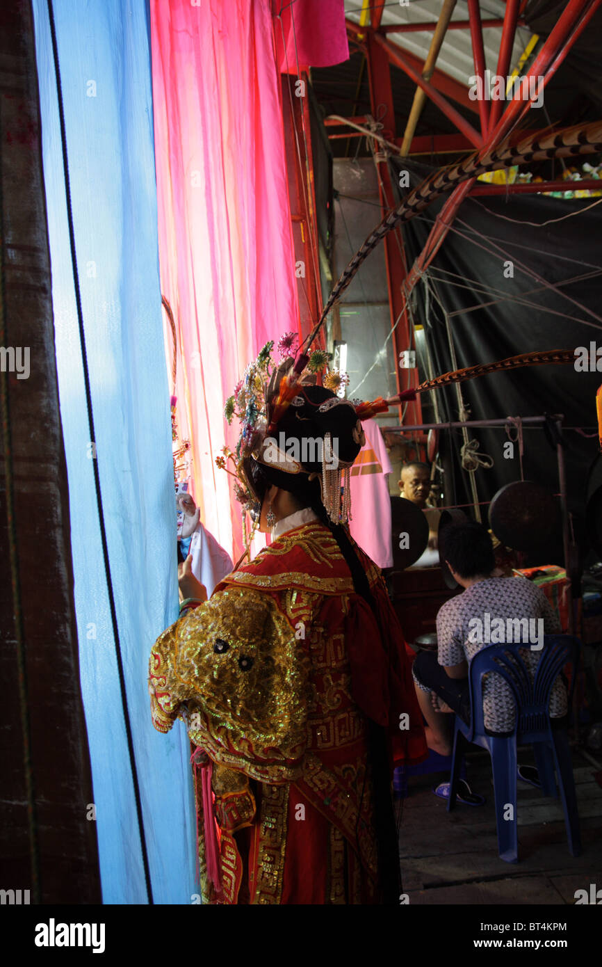 Arts dressing back stage culture hi-res stock photography and images ...