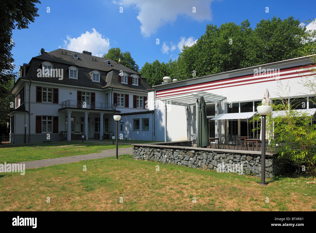 Stadthalle Opladen mit Hotel Villa Fuerstenberg in Leverkusen-Opladen ...