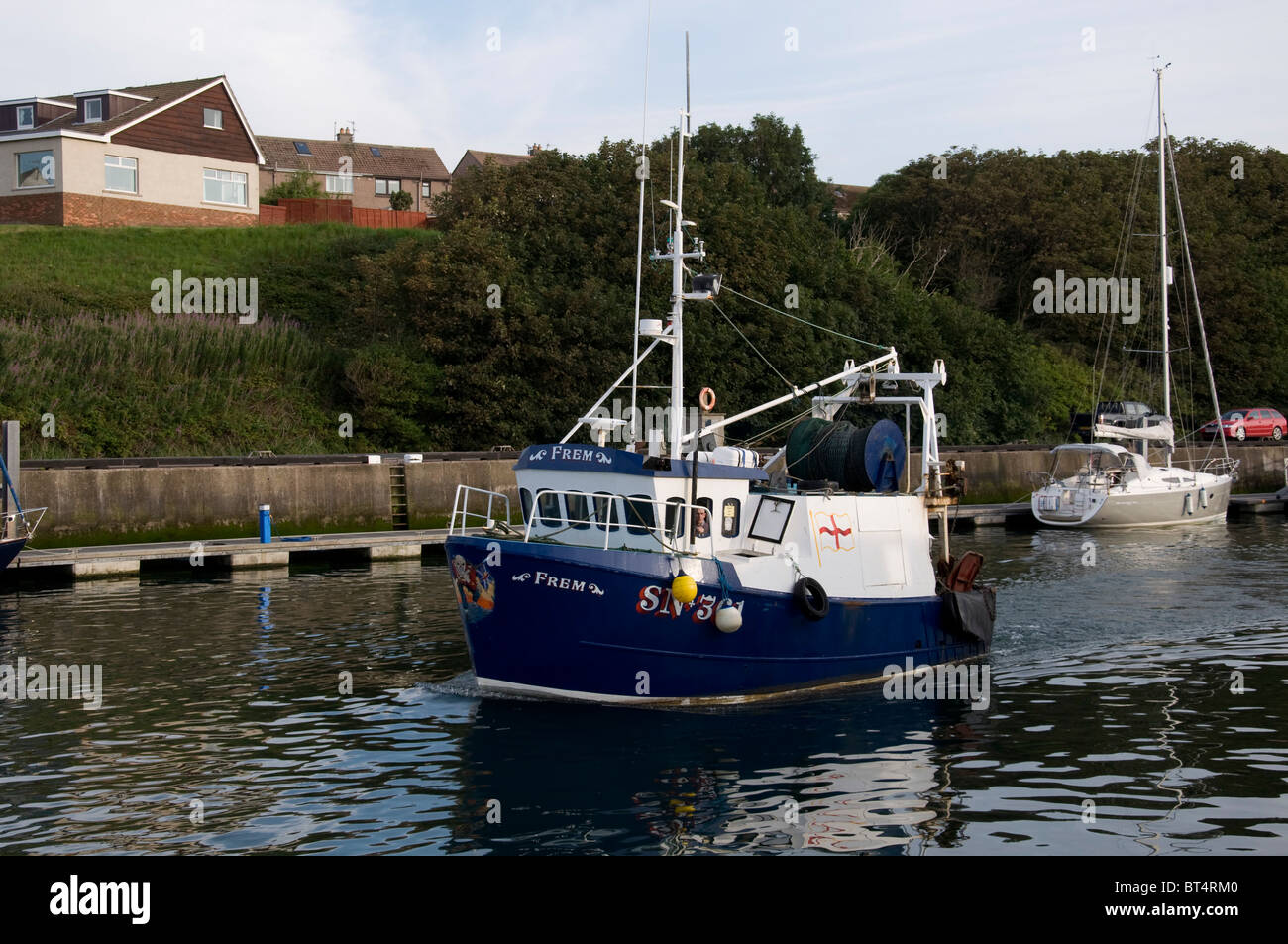 Eyemouth harbour and port hi-res stock photography and images - Alamy