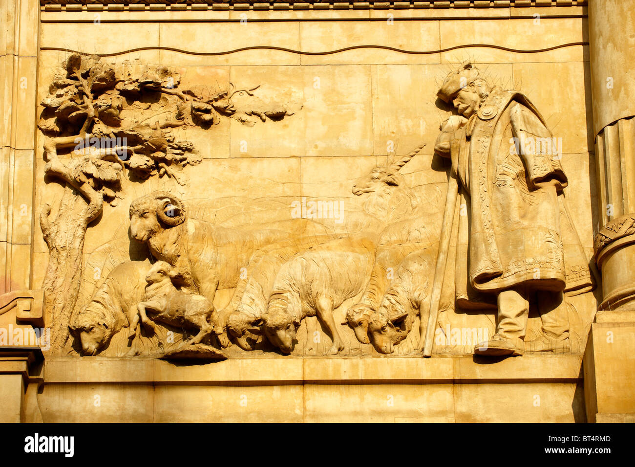 Bas relief sculptures on the Hungarian National Bank building, Budapest ...
