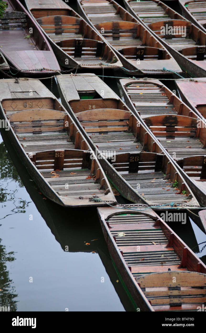 Punts on River Cherwell, Oxford as viewed from Magdalene Bridge Stock ...