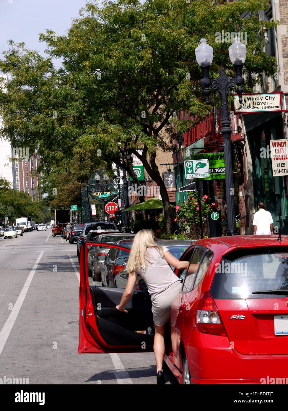 Chicago old town shops woman car hi-res stock photography and images ...