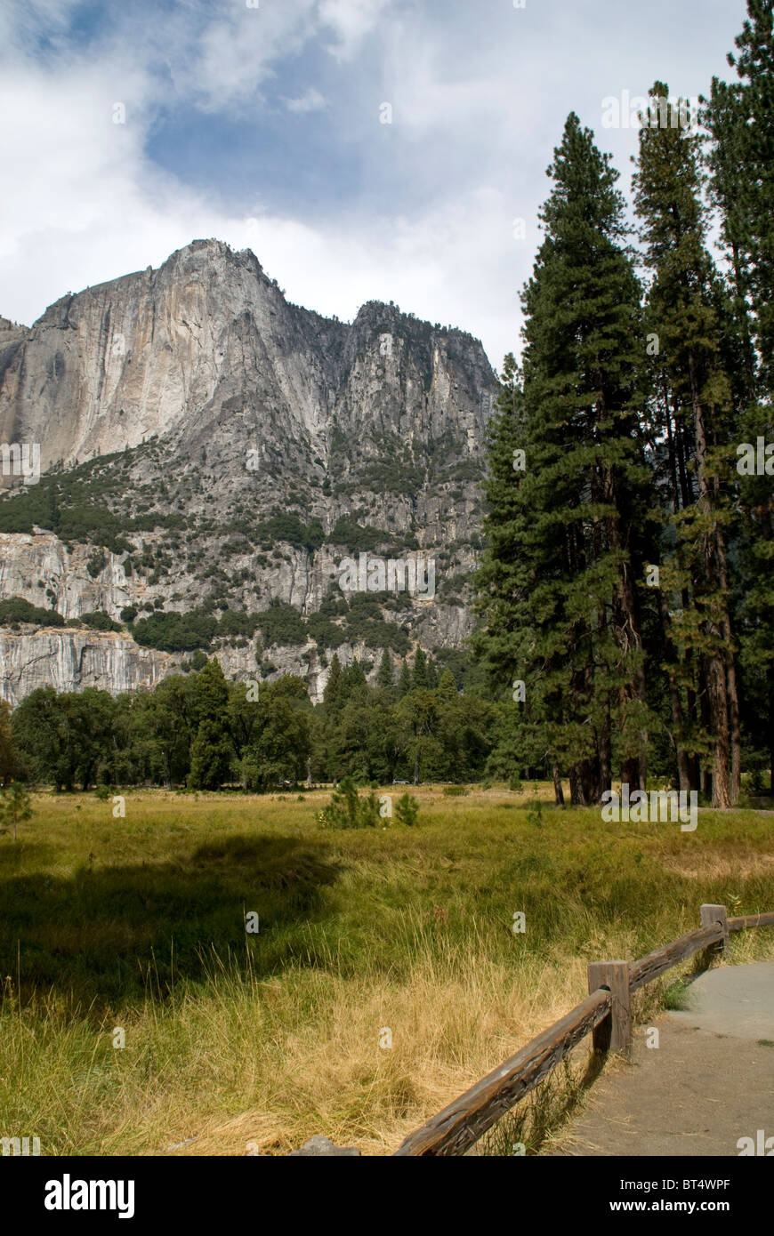 Fenced off area hi-res stock photography and images - Alamy