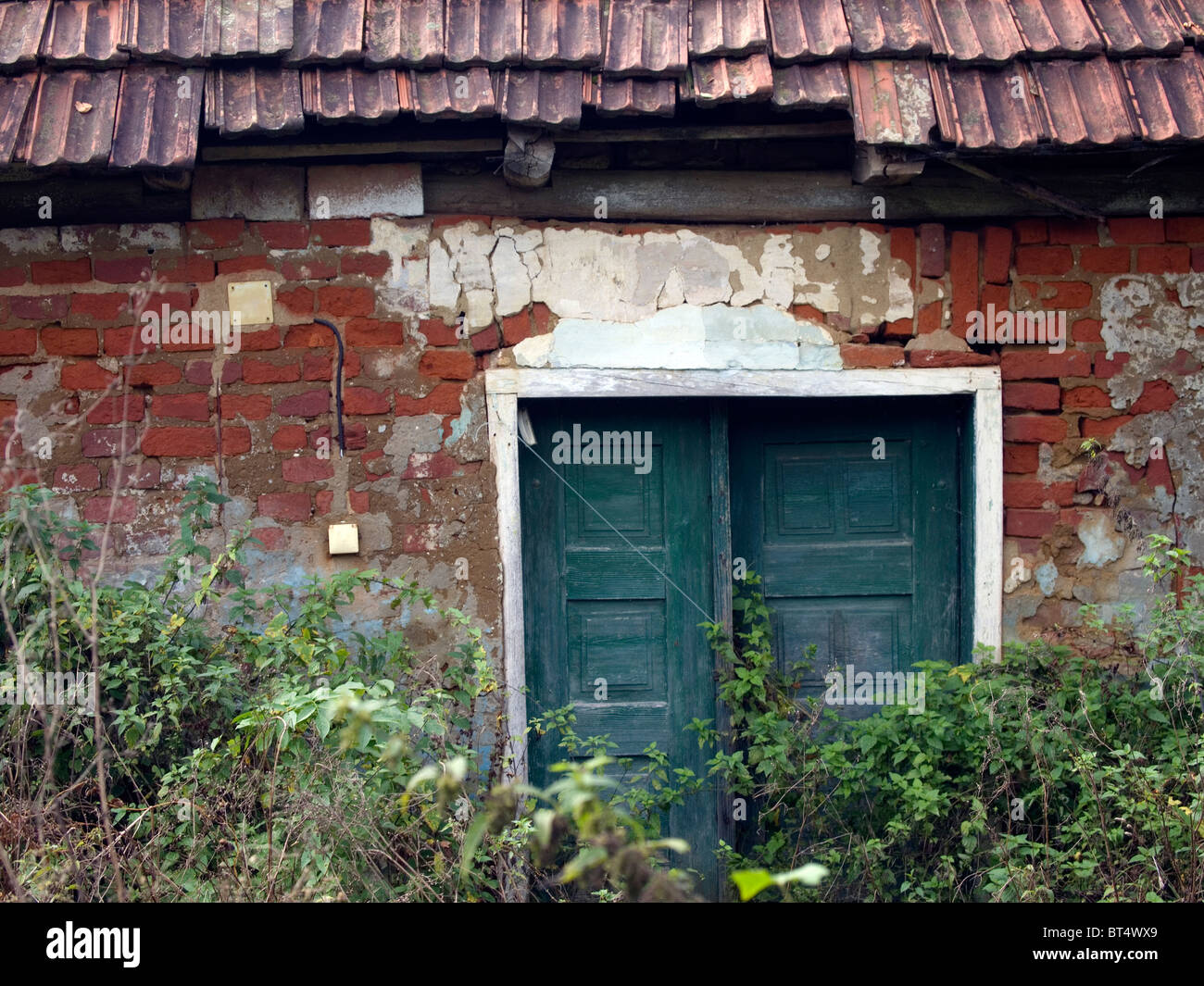 Old and ruined countryhouse Stock Photo - Alamy