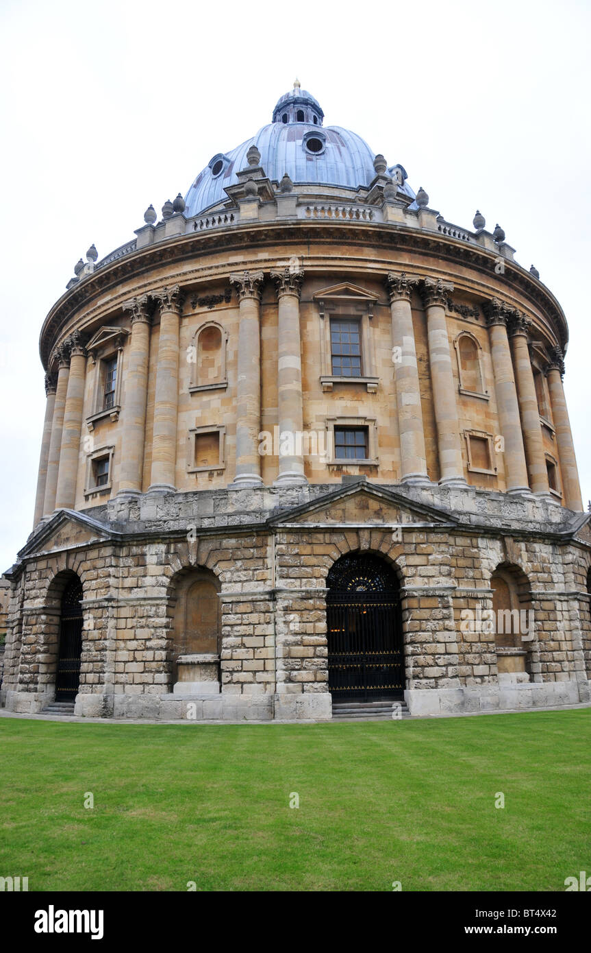 Radcliffe camera oxford university hi-res stock photography and images ...