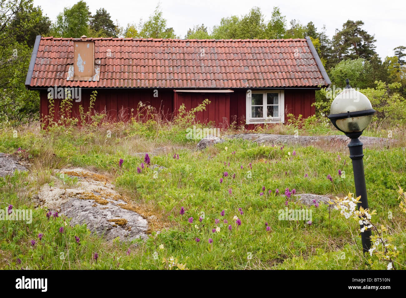 Old red cottage Stock Photo - Alamy