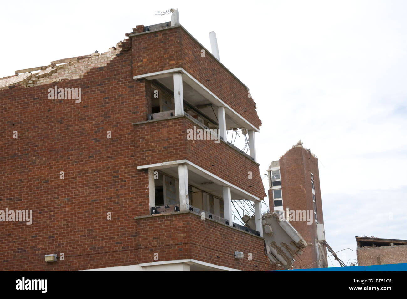 Demolition of tower block hi-res stock photography and images - Alamy