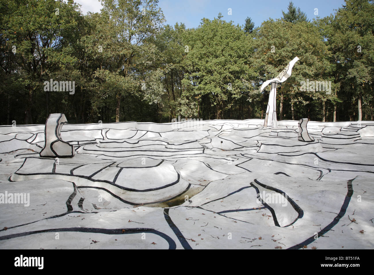 Kroller-Muller Art Museum, Jardin d'email (Jean Dubuffet), Holland ...