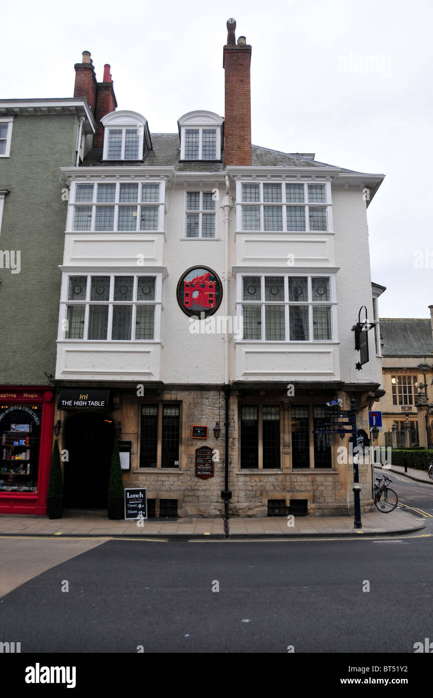 The High Table public house, High Street (The High), Oxford Stock Photo ...