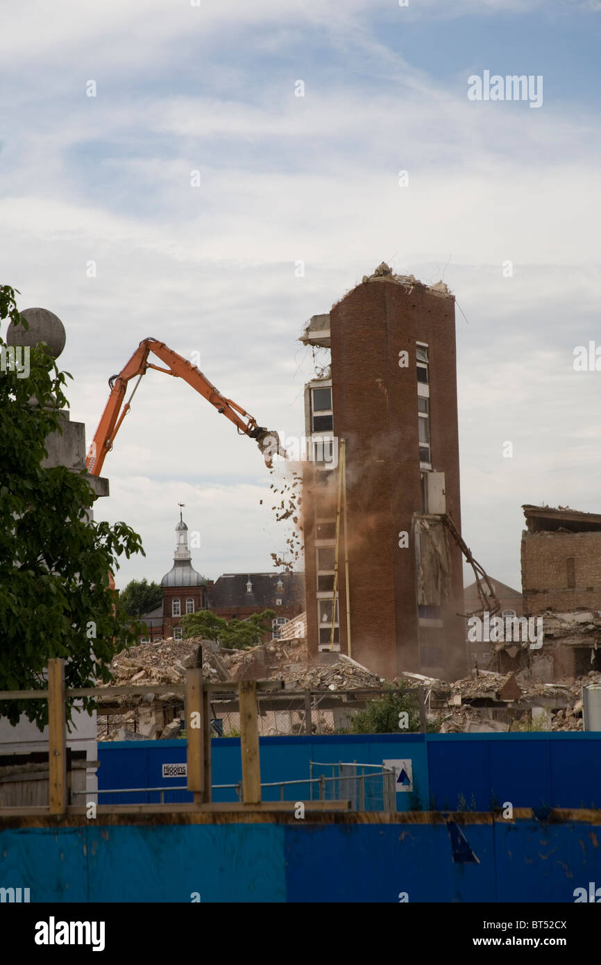 Demolition of tower block of flats Stock Photo - Alamy