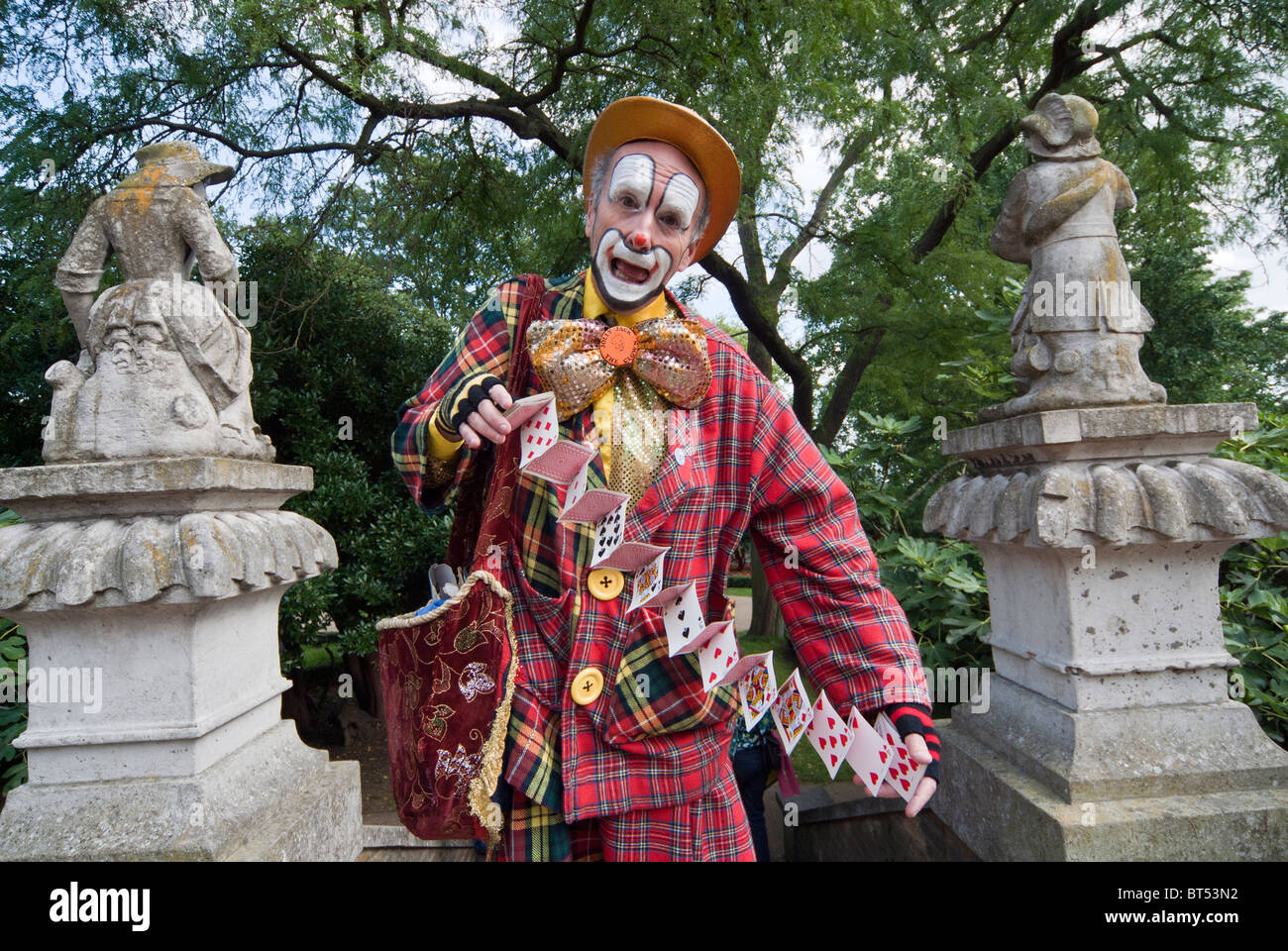 Clown cards hi-res stock photography and images - Alamy