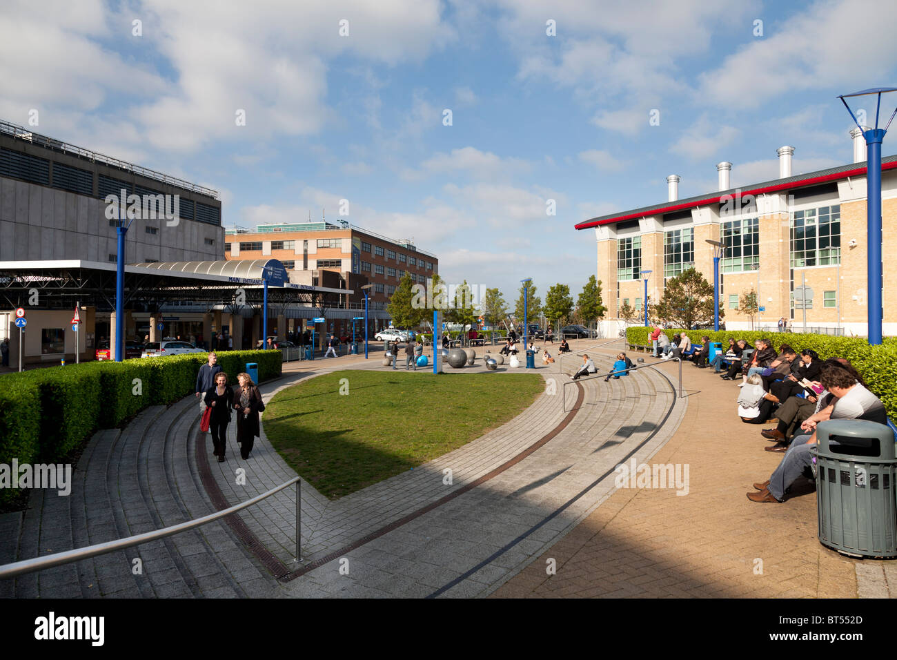 Main entrance to Southampton General Hospital University NHS Trust ...