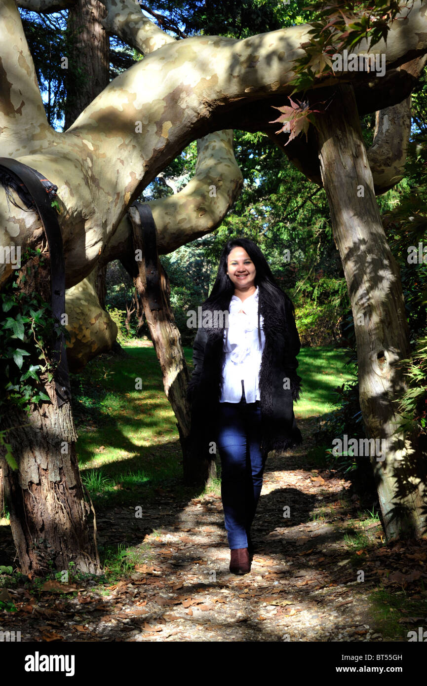 Young woman beneath an arch hi-res stock photography and images - Alamy