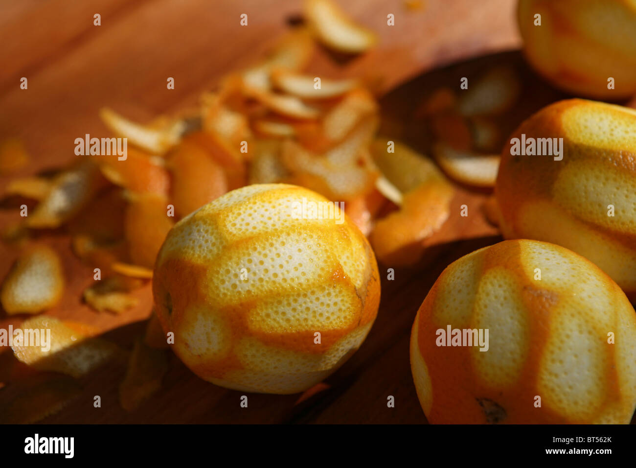 Oranges being peeled Stock Photo - Alamy