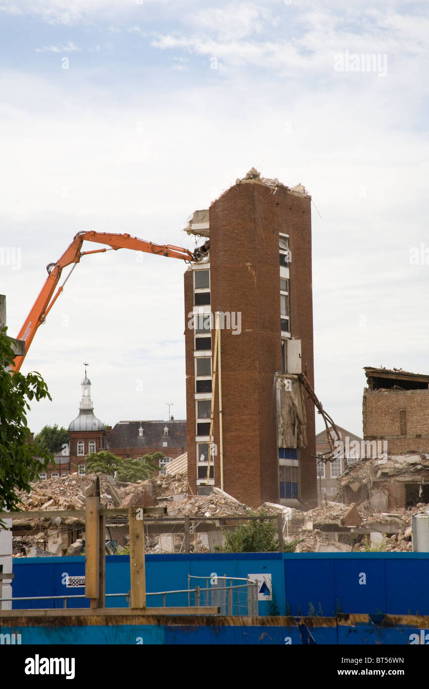 Demolition of tower block of flats Stock Photo - Alamy