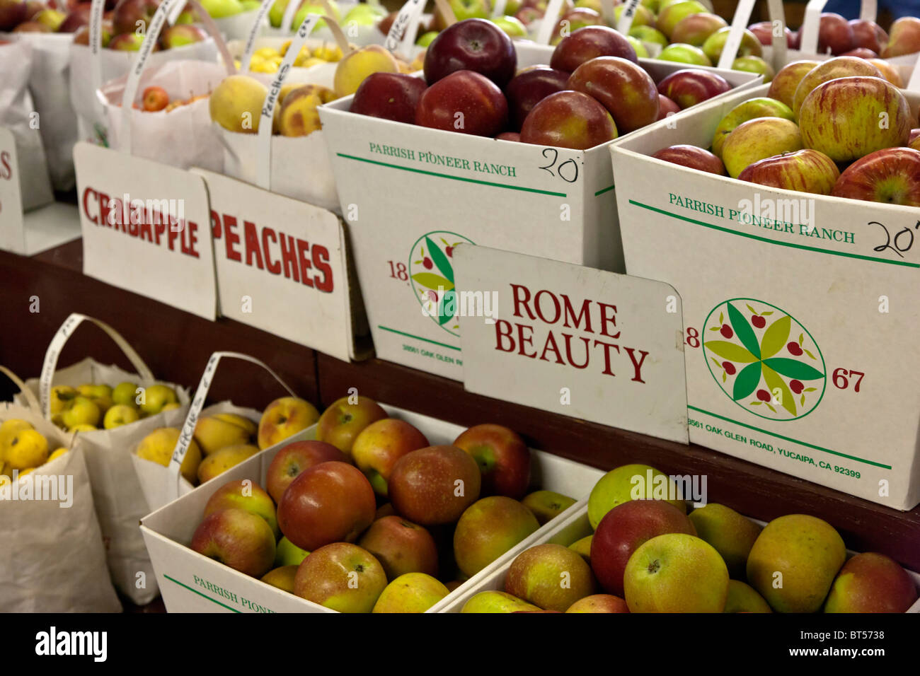 Apples autumn display hi-res stock photography and images - Alamy