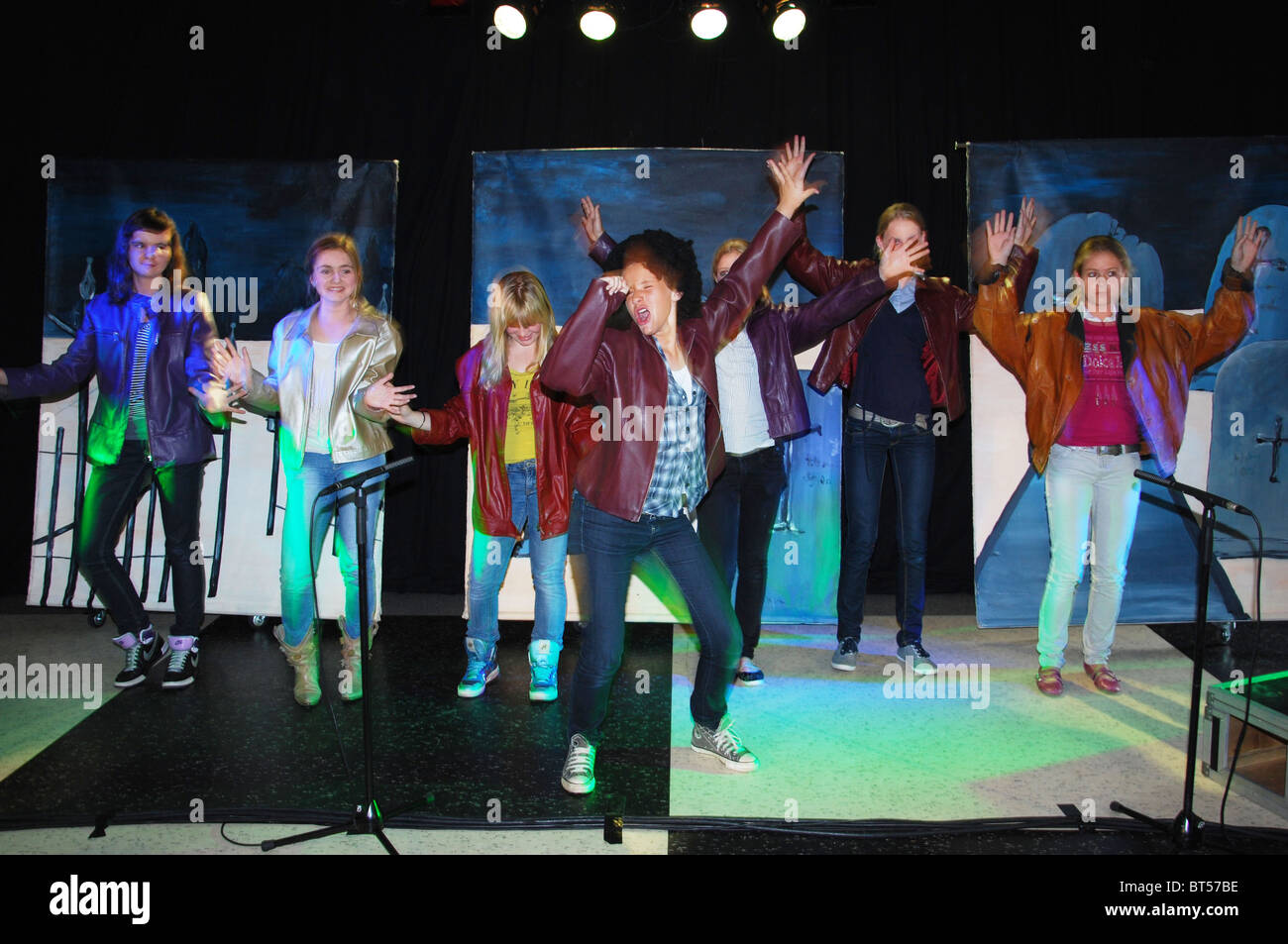 Drama class hi-res stock photography and images - Alamy