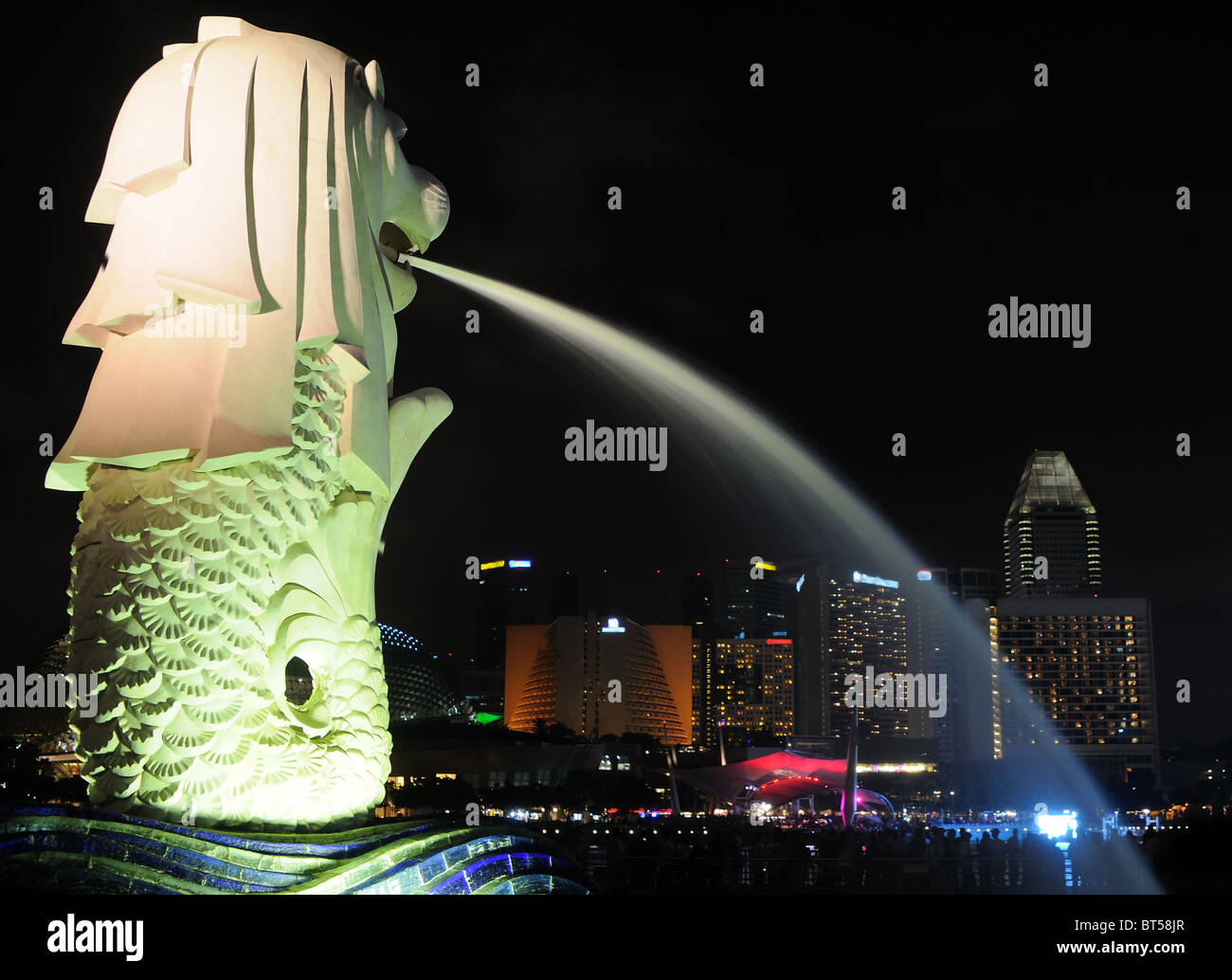 The Merlion statue in Singapore in the night Stock Photo - Alamy