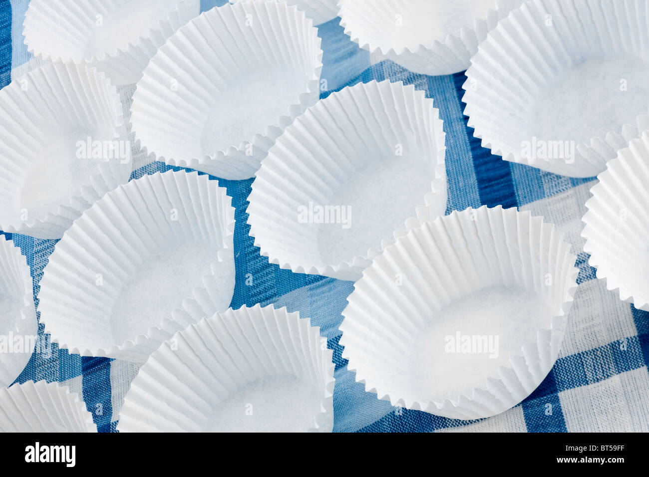White paper cake bun cases Stock Photo - Alamy