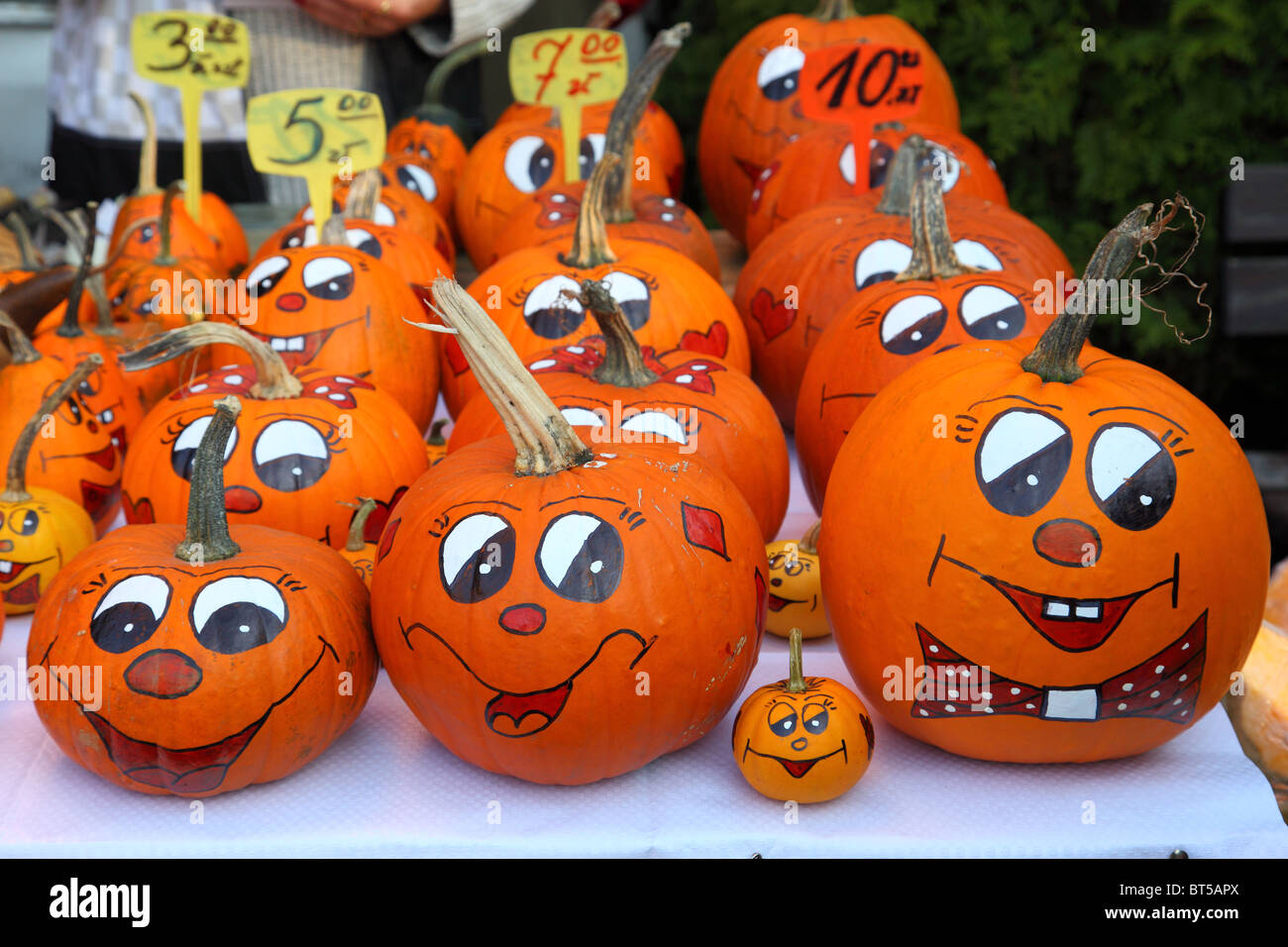 Smiling pumpkins displayed for sale Stock Photo - Alamy