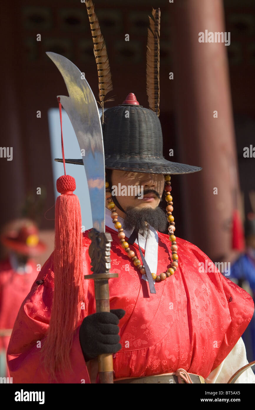 Ceremonial Palace Guard Gyeongbokgung Palace Seoul South Korea Stock Photo - Alamy