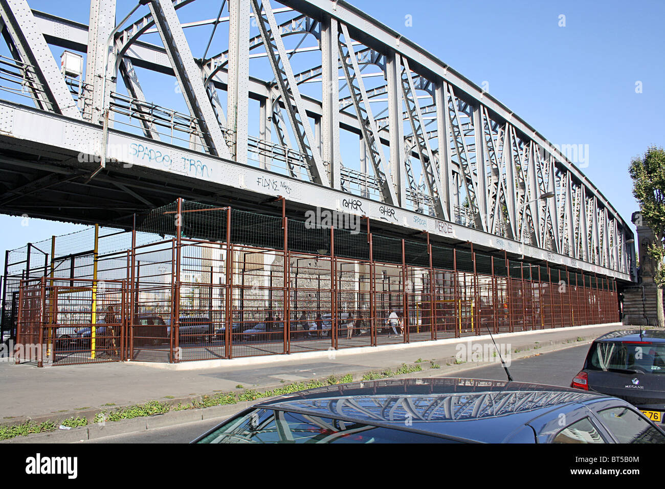 Steel section arched bridge hi-res stock photography and images - Alamy