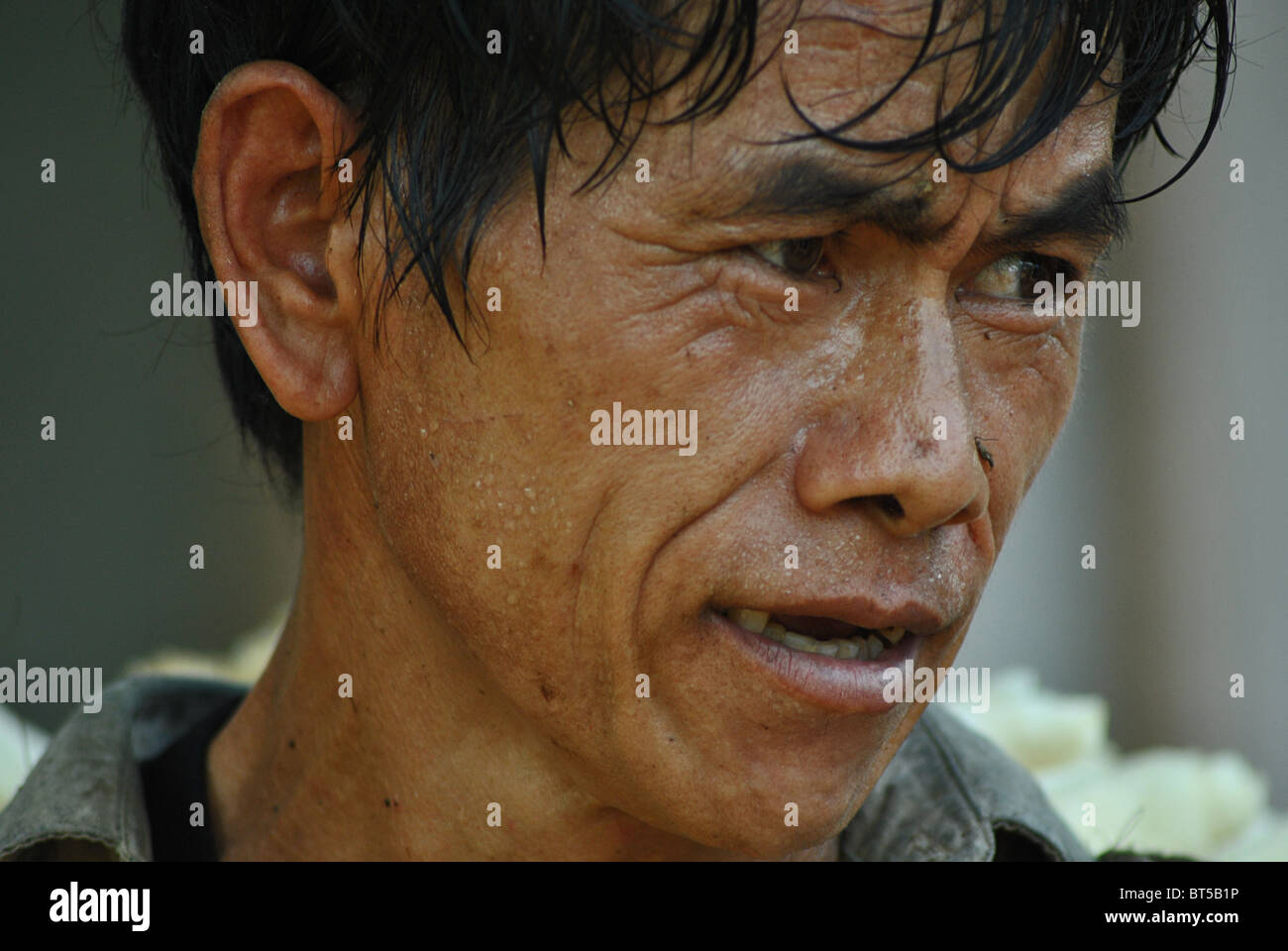 Poor asian man hi-res stock photography and images - Alamy