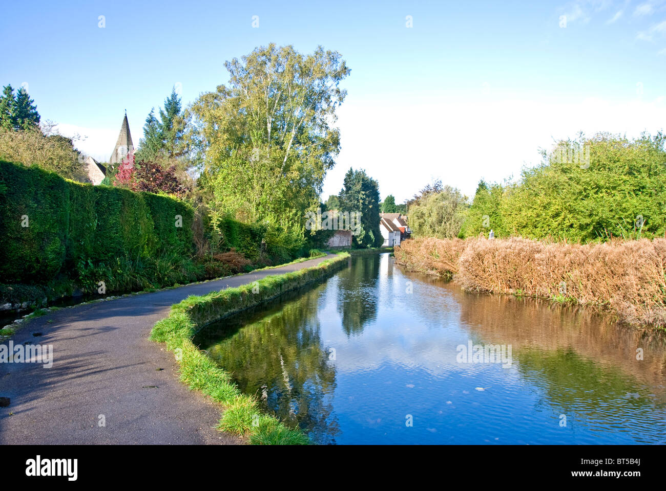 Path along a stream hi-res stock photography and images - Alamy