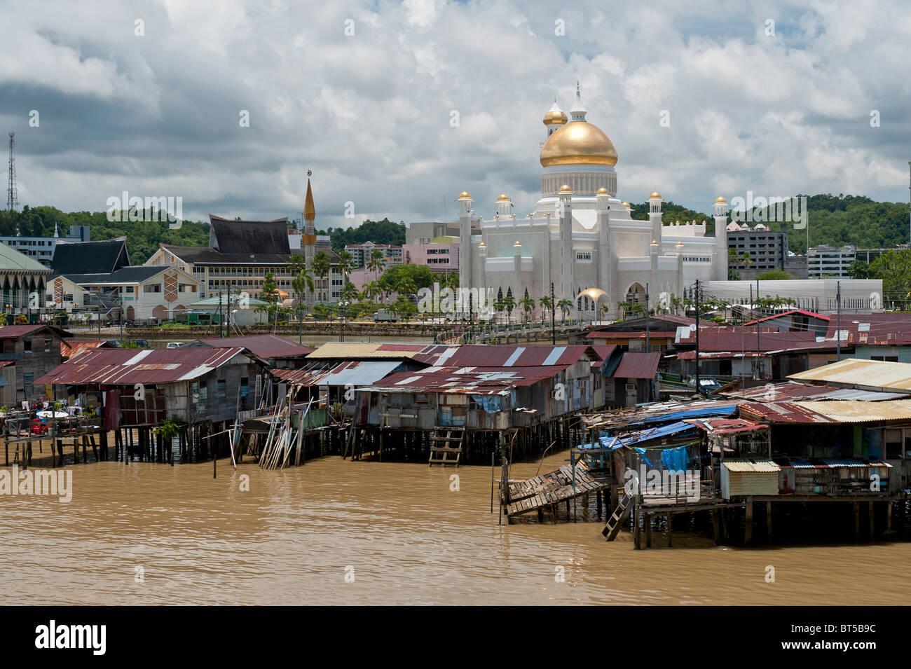 View of Sultan Omar Ali Saifuddin Mosque From Kampong Ayer Water ...
